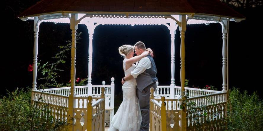 Edgewater Inn & Riverside Grill Weddings | Get Prices for Wedding ...