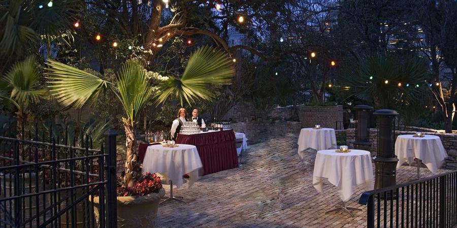 Dashiell House Weddings | Get Prices for Wedding Venues in TX