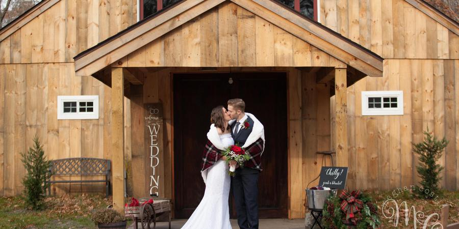 Five Bridge Inn Weddings | Get Prices for Wedding Venues in MA