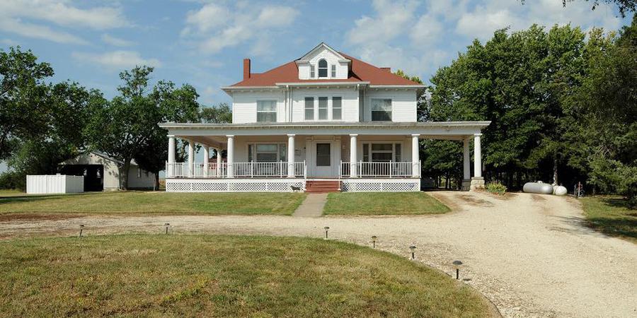 Keene Road Country Estate with Rustic Barns | Venue, Maple Hill