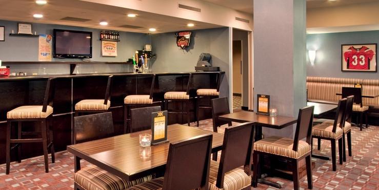 Radisson Hotel Fresno Conference Center Weddings | Get Prices for ...