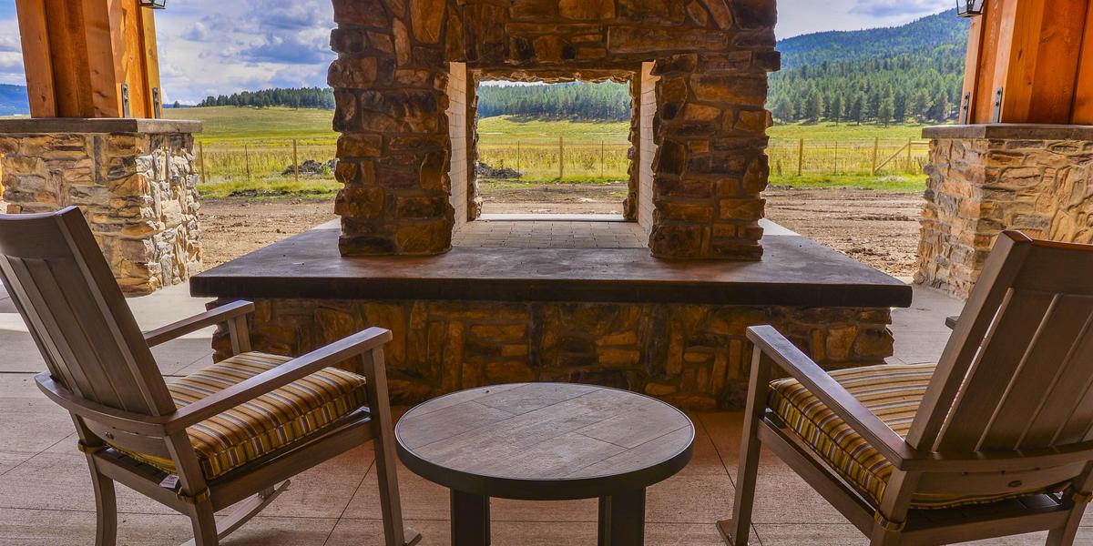 Lauren's Armadillo Ranch Weddings | Get Prices for Wedding Venues