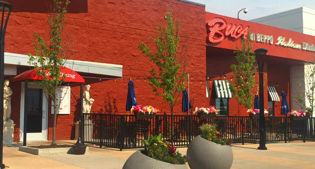 Buca di beppo wedding reception | Beachweddingtips.com