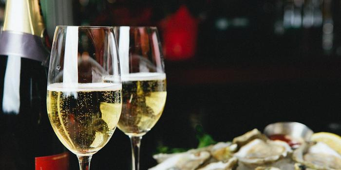 Reel Club Restaurant Weddings | Get Prices for Wedding Venues in IL