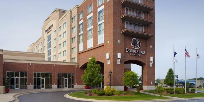 DoubleTree by Hilton Bay City- Riverfront Weddings