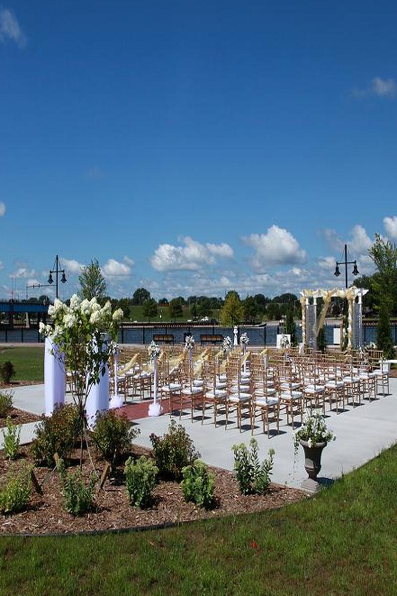 DoubleTree by Hilton Bay City- Riverfront Weddings