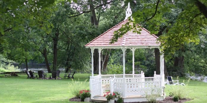 Edgewater Inn & Riverside Grill Weddings