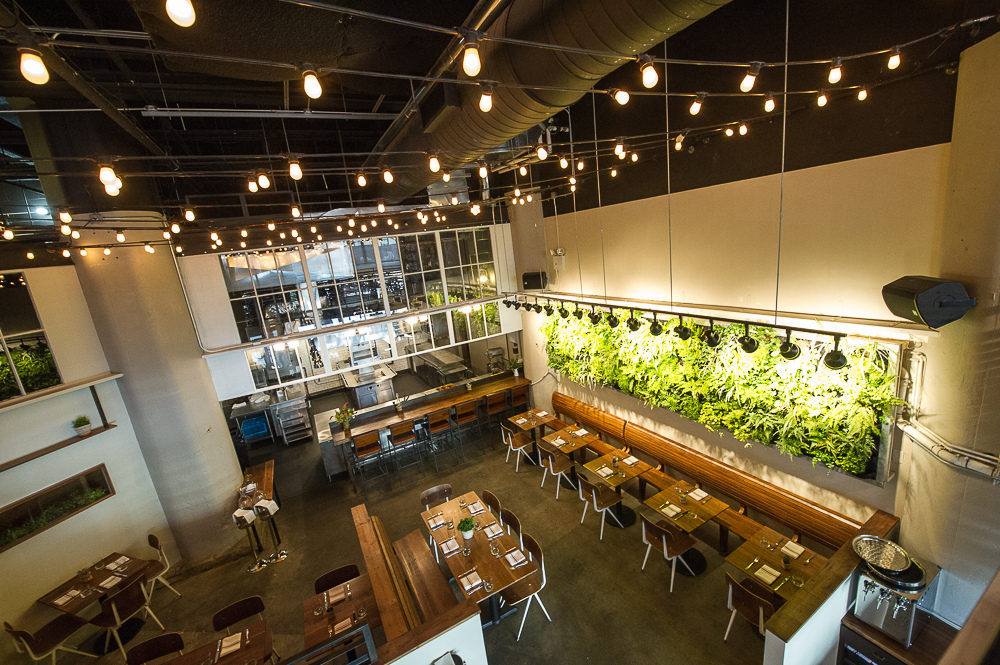 Atrium Dumbo Wedding Brooklyn Botanic Gardens Atrium Summer Wedding