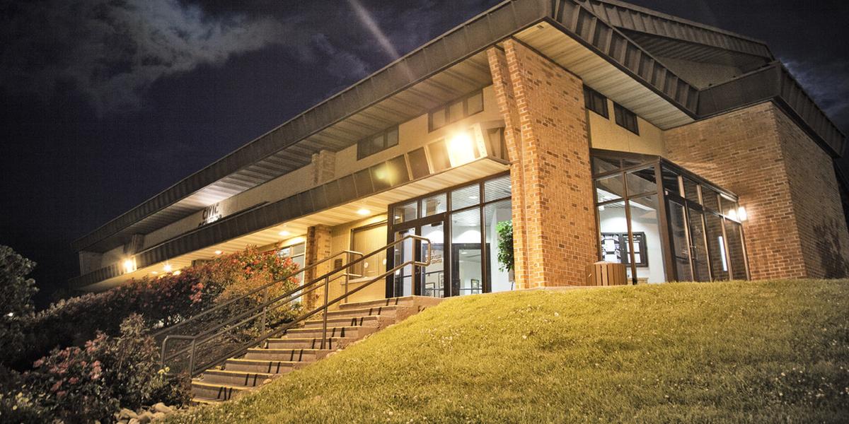 Sevierville Civic Center Weddings | Get Prices for Wedding Venues