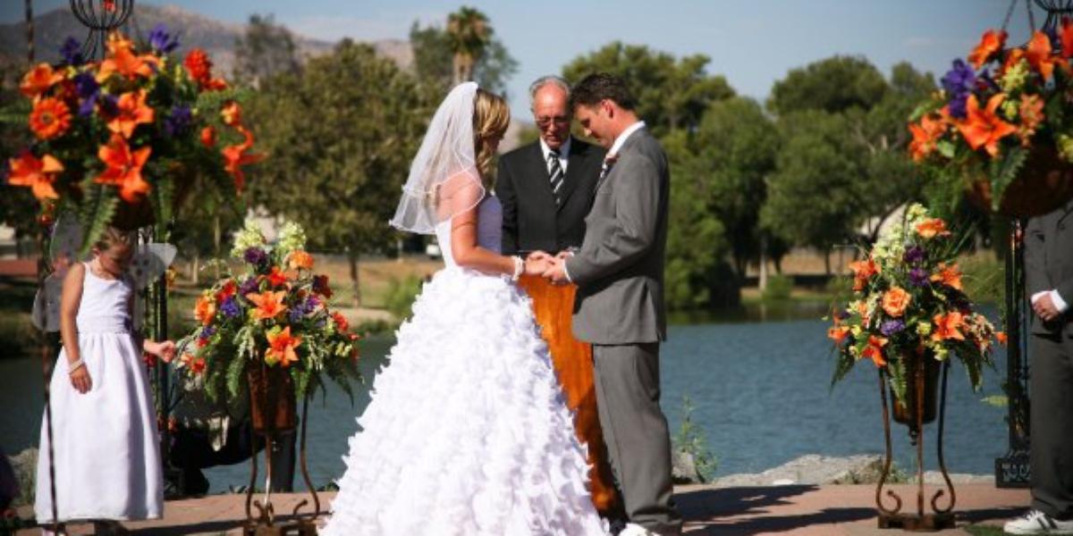Lakeside Community Center Weddings | Get Prices for Wedding Venues