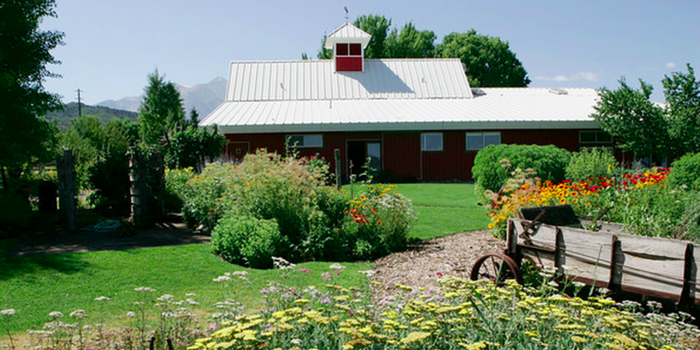 Flying Dog Ranch Retreat Weddings | Get Prices for Wedding Venues in CO