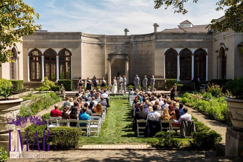 Cleveland mansion wedding photos - Weddingsavor.com