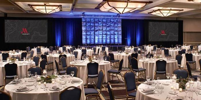 Detroit Marriott at the Renaissance Center Weddings