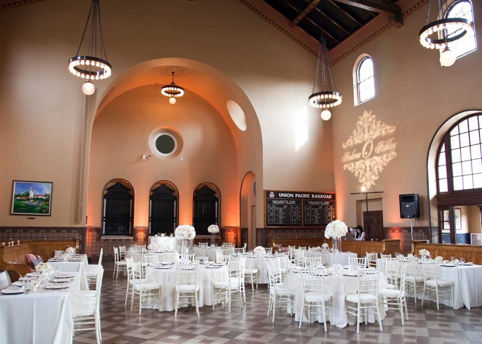 Train depot wedding venue | Beachweddingtips.com