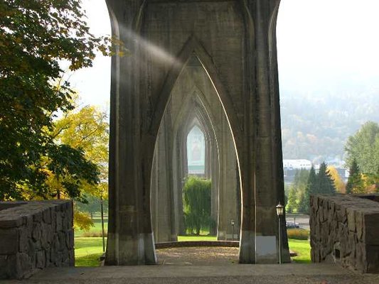 Cathedral park amphitheater wedding | Beachweddingtips.com