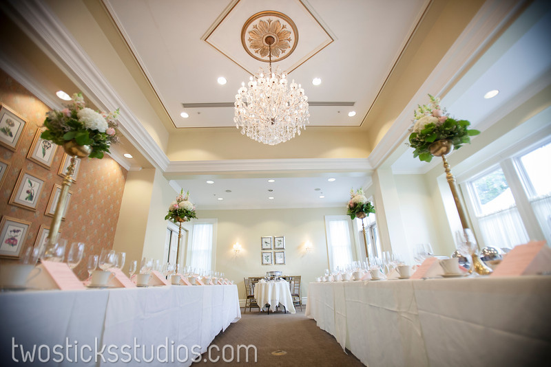 Colonnade wedding venue | Beachweddingtips.com