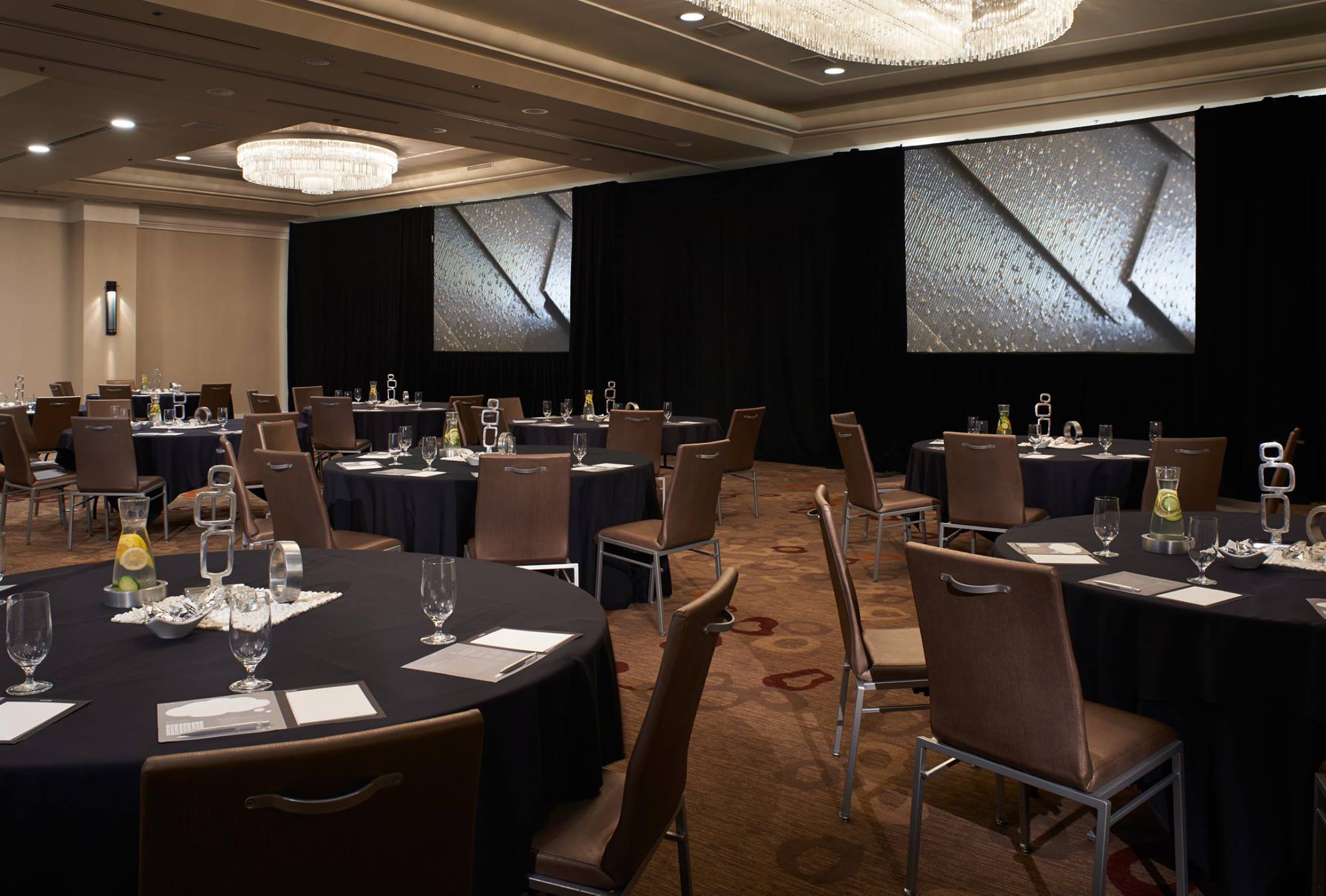 Baronette Renaissance Novi Wedding The Baronette Renaissance