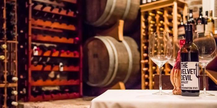 Two Twenty Restaurant Weddings | Get Prices for Wedding Venues in CA